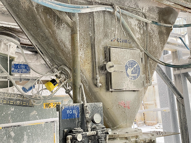 高粘度，强粉尘，严苛工况：限位开关 VEGACAP 65 依然稳定测量物位